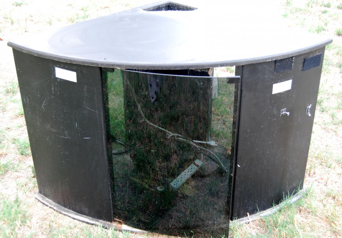 90 Gallon Oceanic Bowfront Corner Tank SOLD - Hardware - Austin Reef Club